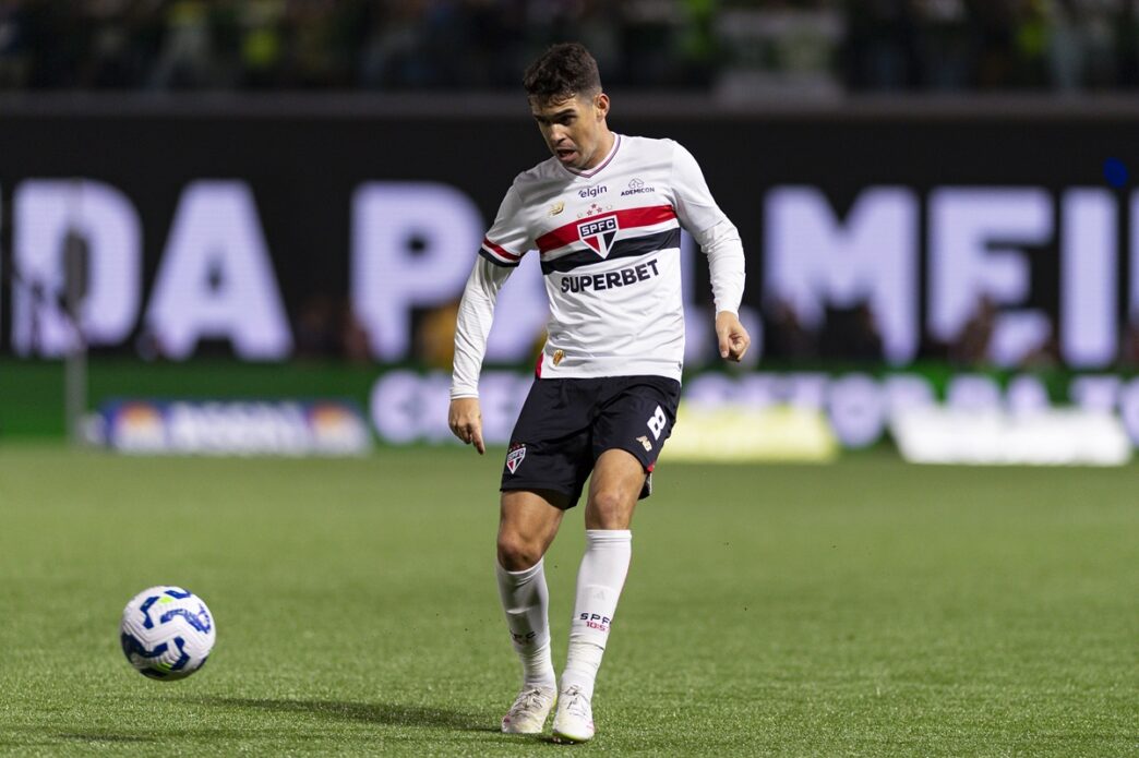 Ex-Brazil Midfielder Oscar Retires