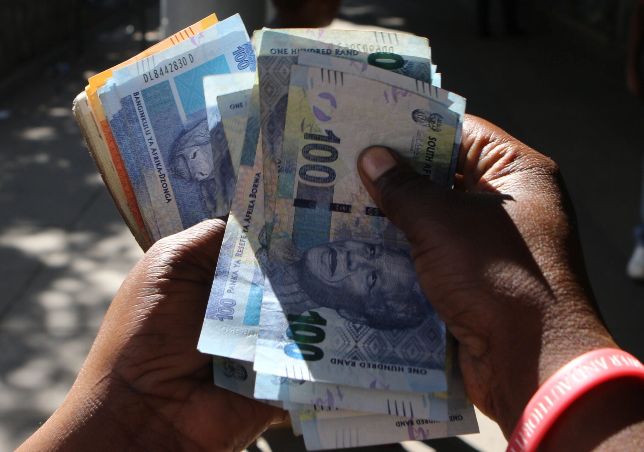 Rand Gains as Markets Eye Iran Peace